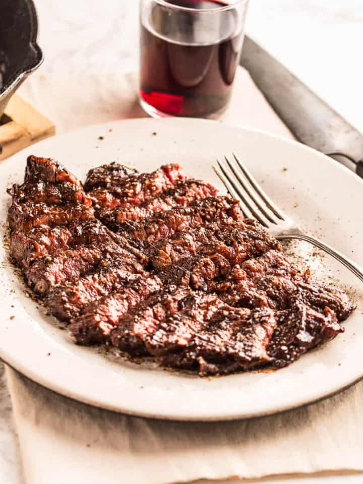 How To Cook Bavette Steak To Perfection - PantsDownApronsOn